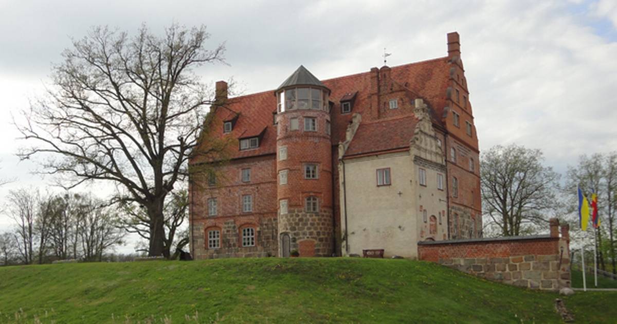 Her kan du blive herre på eget slot - Jyllands-Posten