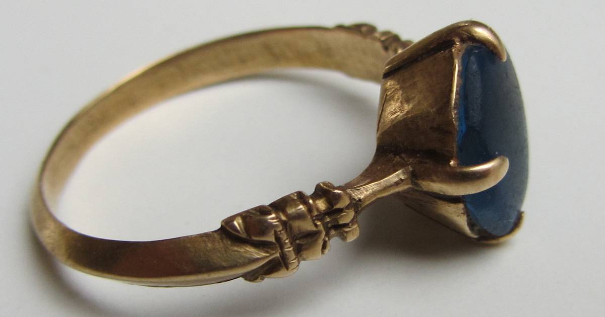 Amatør fandt stor guldring i jorden