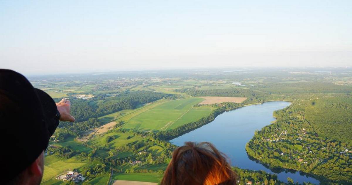 På varm luft i 2.000 fod