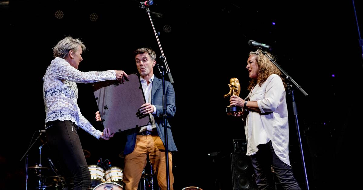 Prinser og pengeregn under bøgen - Jyllands-Posten