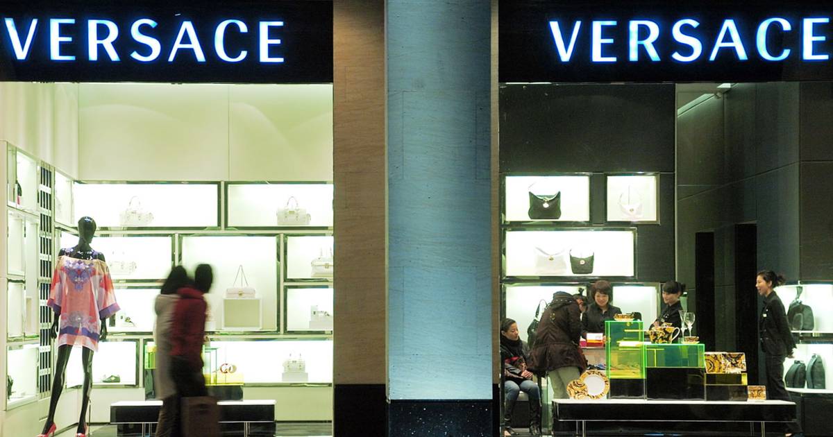 Modehuset Versace lægger pelsen på hylden - Finans