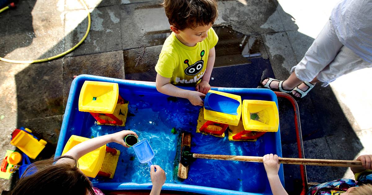 Forældre vinker farvel til børnepenge