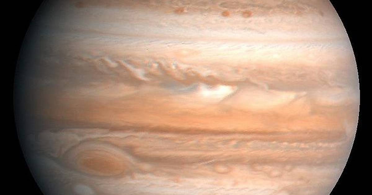 Super-storm på planeten Jupiter forandrer sig