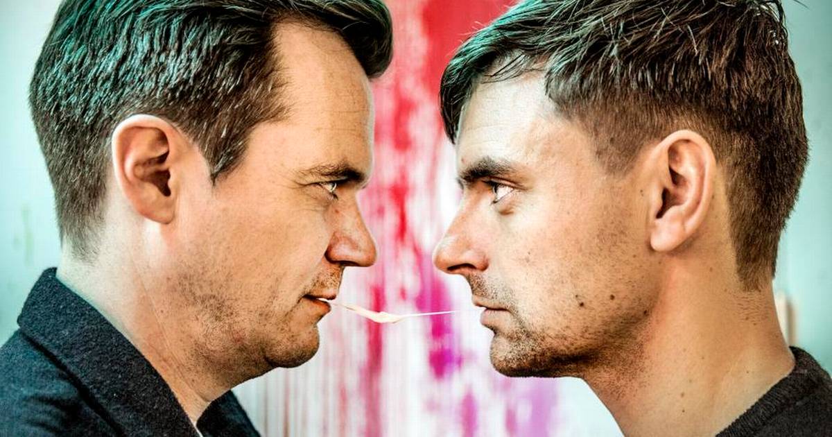 Nu fester Peter Sommer og Simon Kvamm derhjemme