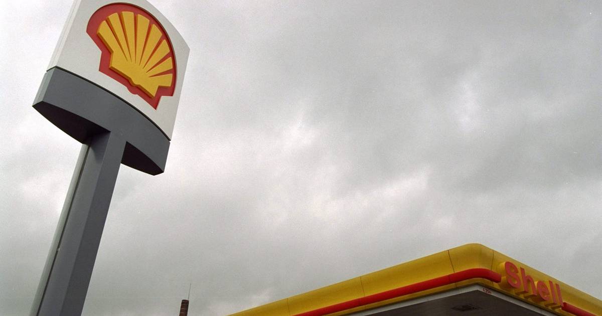 Gør det som verdens første energivirksomhed: Shell aflønner chefer i ...