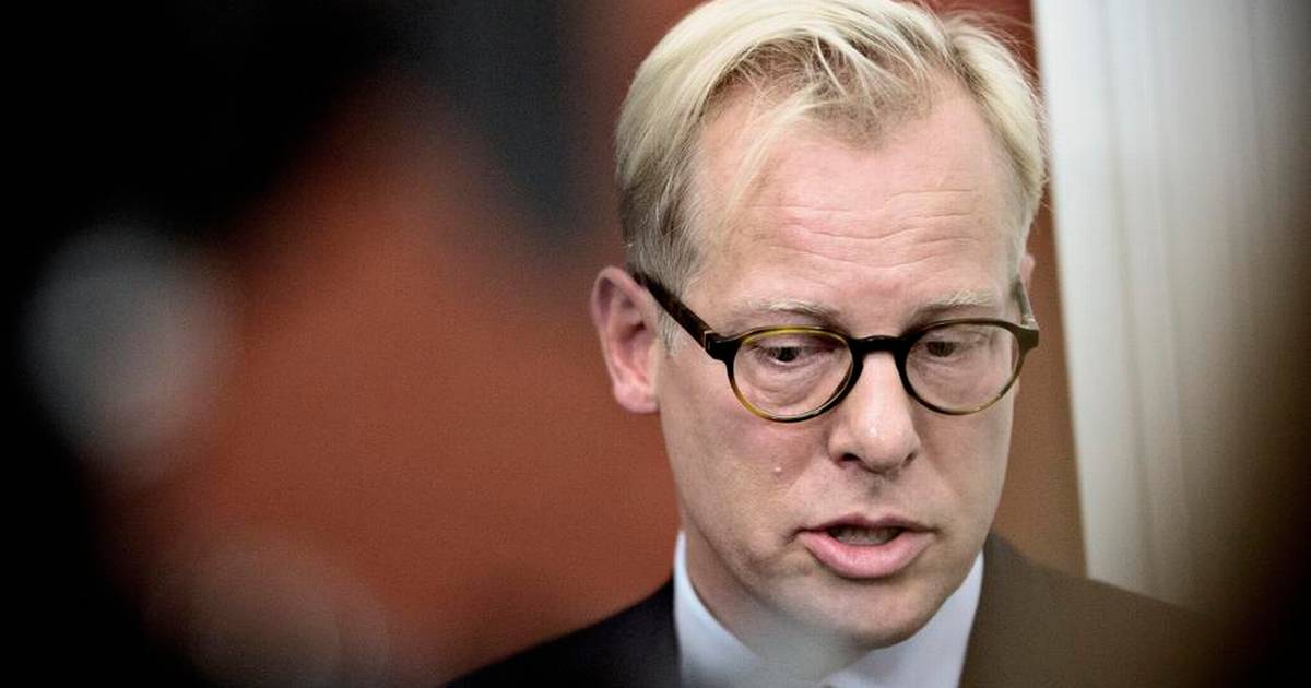 Projektet, der skulle profilere Carl Holst, væltede ham - Jyllands-Posten