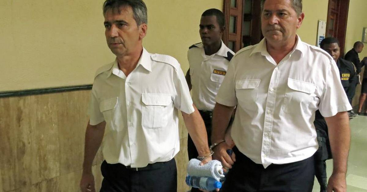 Før var de helte i luftvåbnet – nu skal de i retten for at have smuglet ...