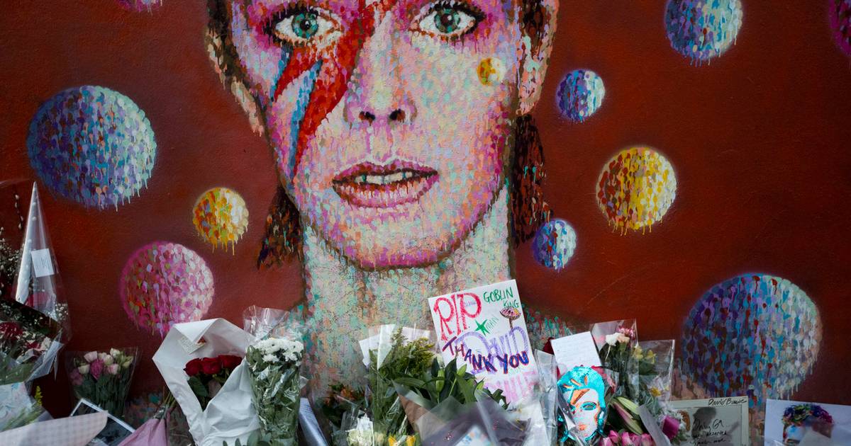 Ziggy Stardust-statue skal spille musik hver time - Jyllands-Posten