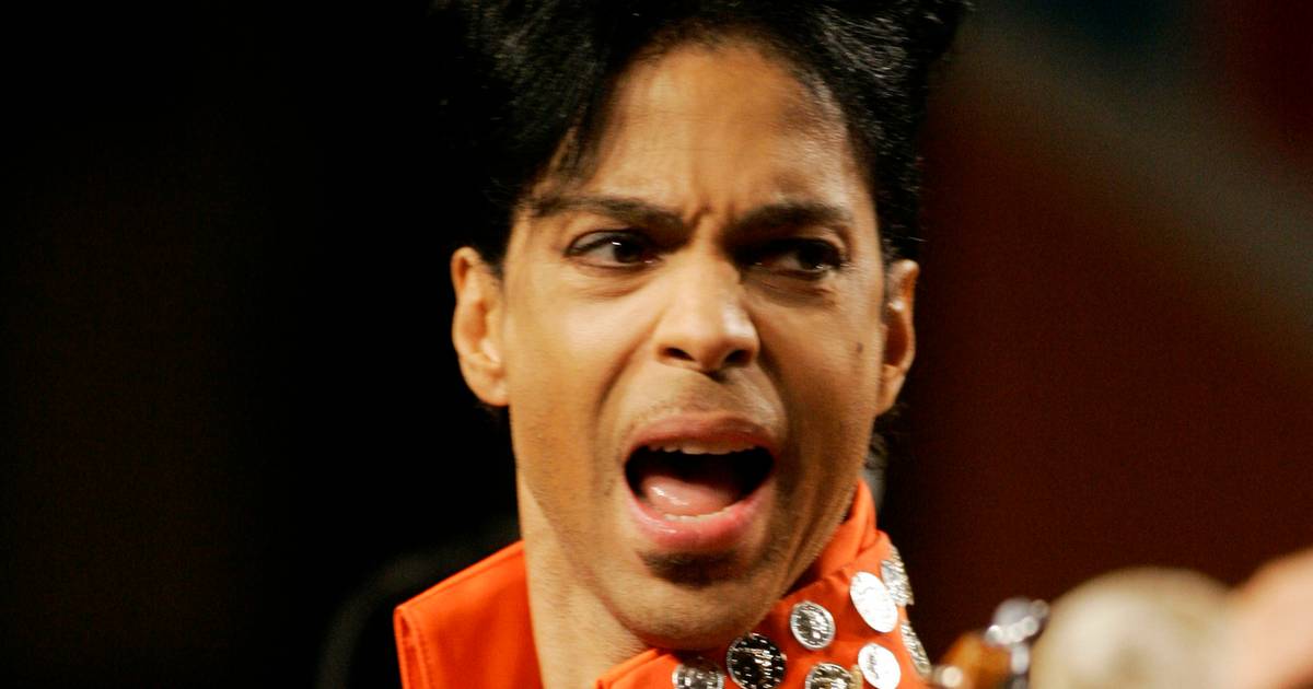 Sangeren Prince er død - 57 år gammel - Jyllands-Posten