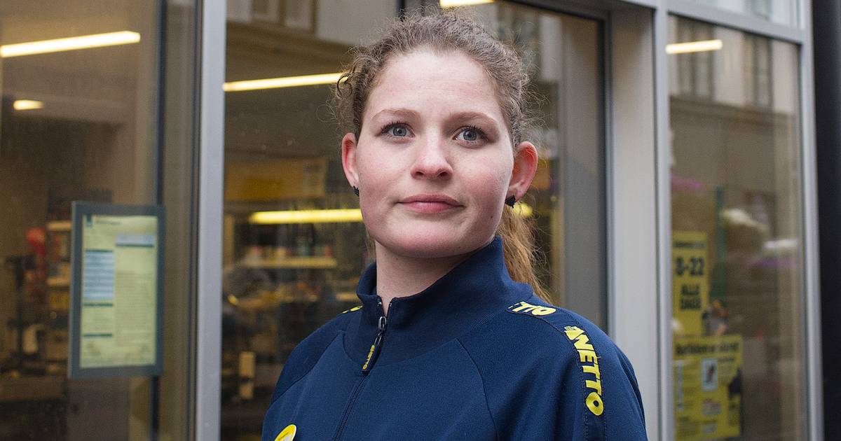 Kassedamen med den kærlige krabask - Jyllands-Posten