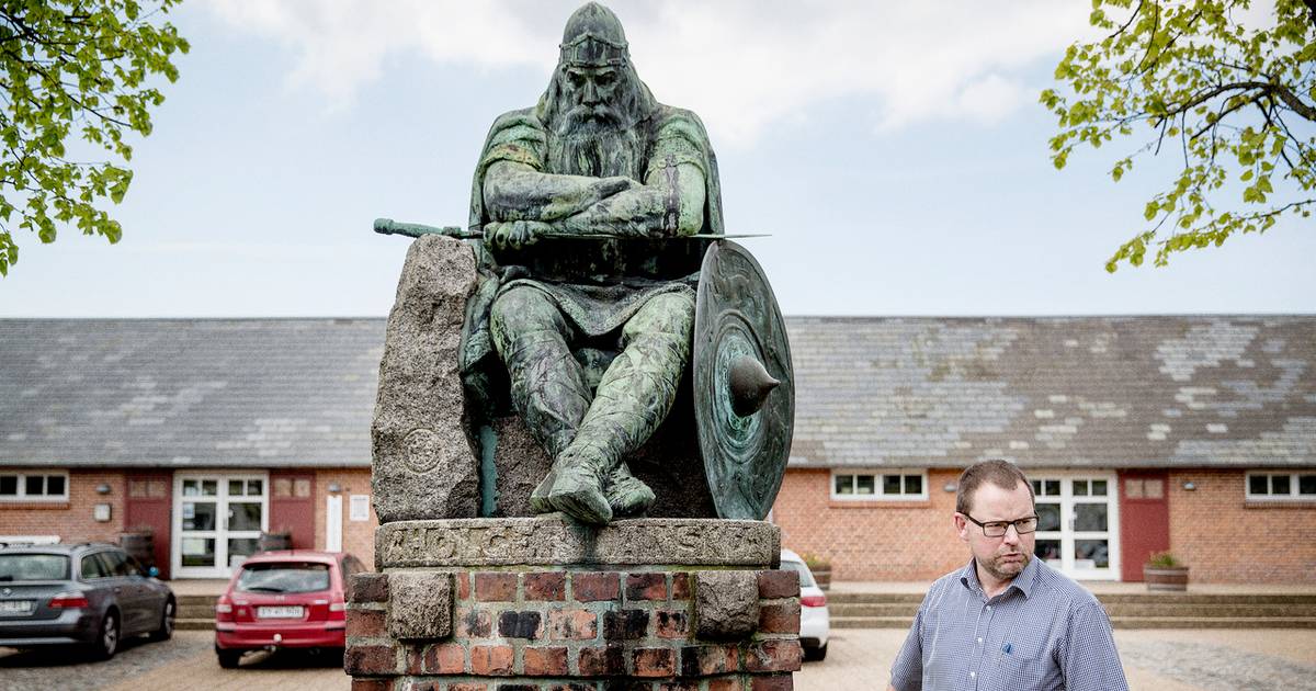 Holger Danske-statue er blevet beskadiget - Jyllands-Posten