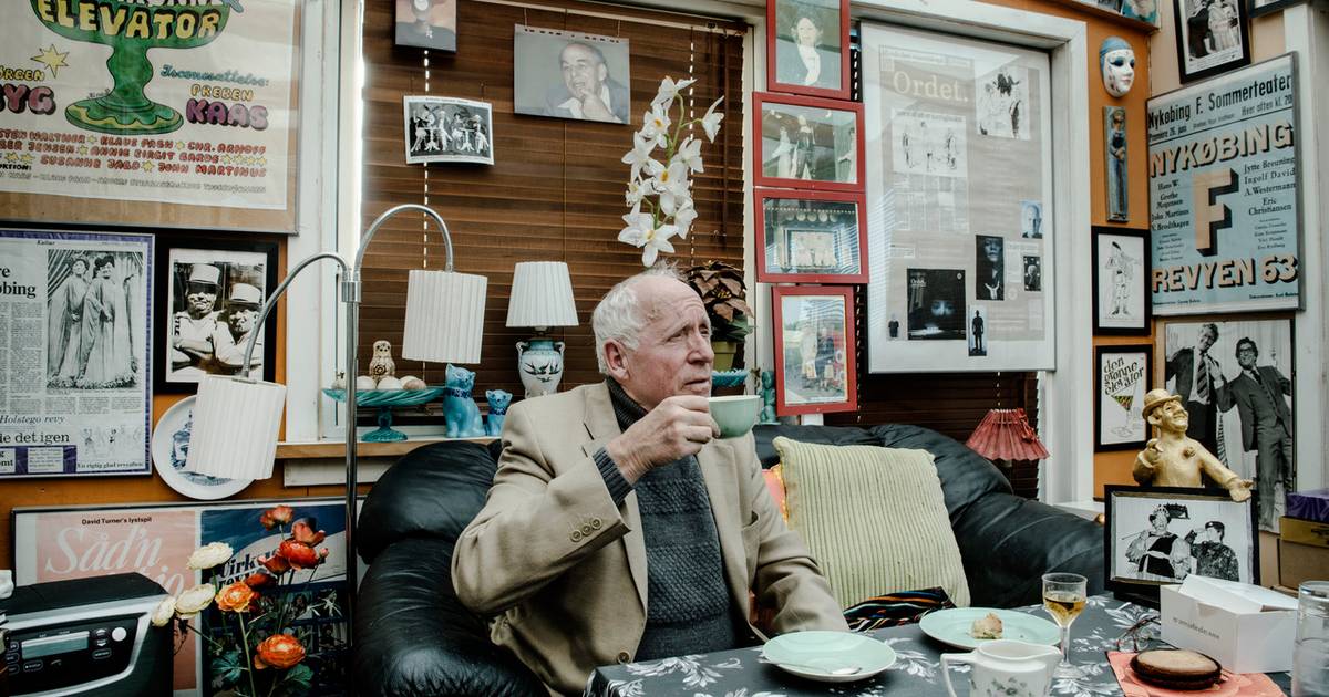 Revykongen John Martinus er død - Jyllands-Posten