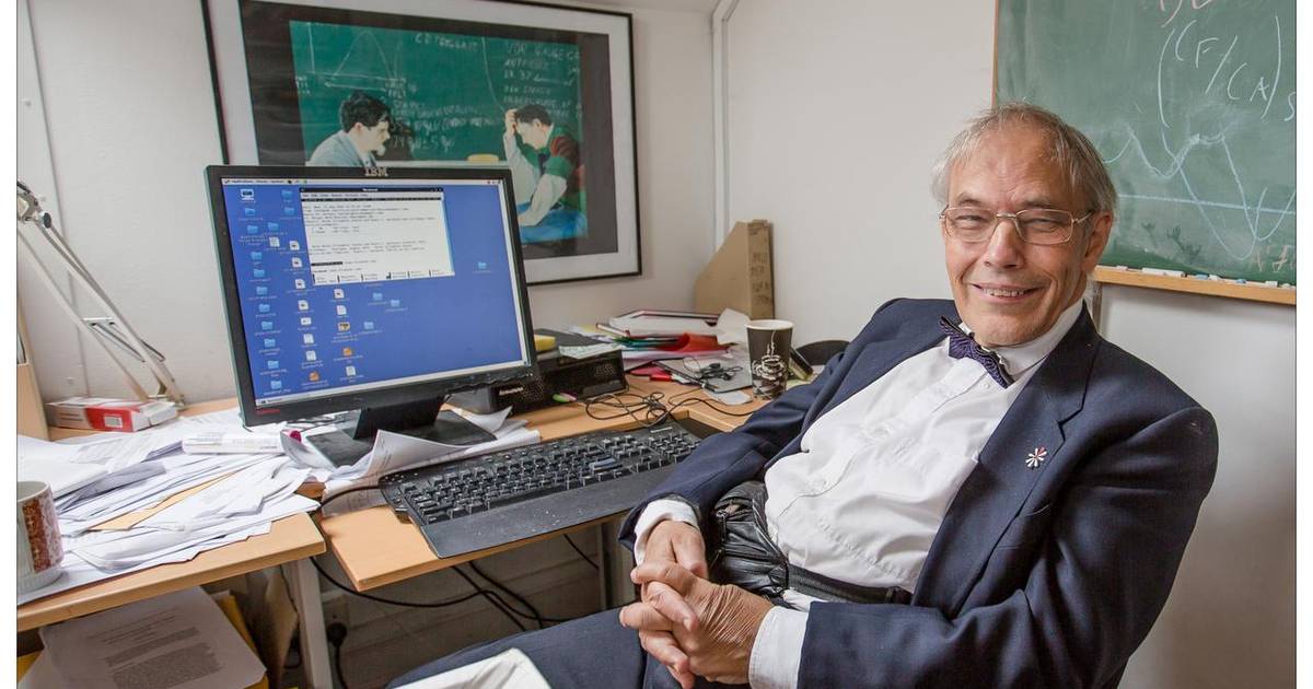 Her ledsages teoretisk fysik af latter og charme - Jyllands-Posten