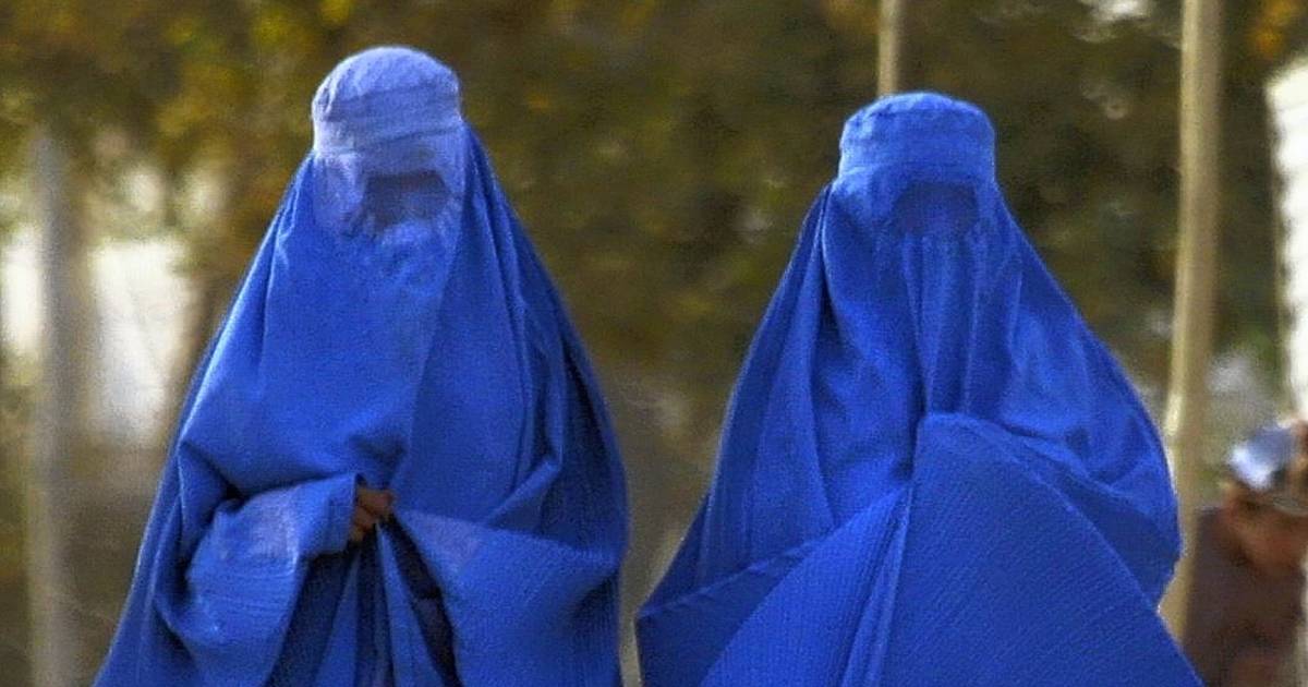 Engelsk politi åbner for burkaklædte politibetjente - Jyllands-Posten