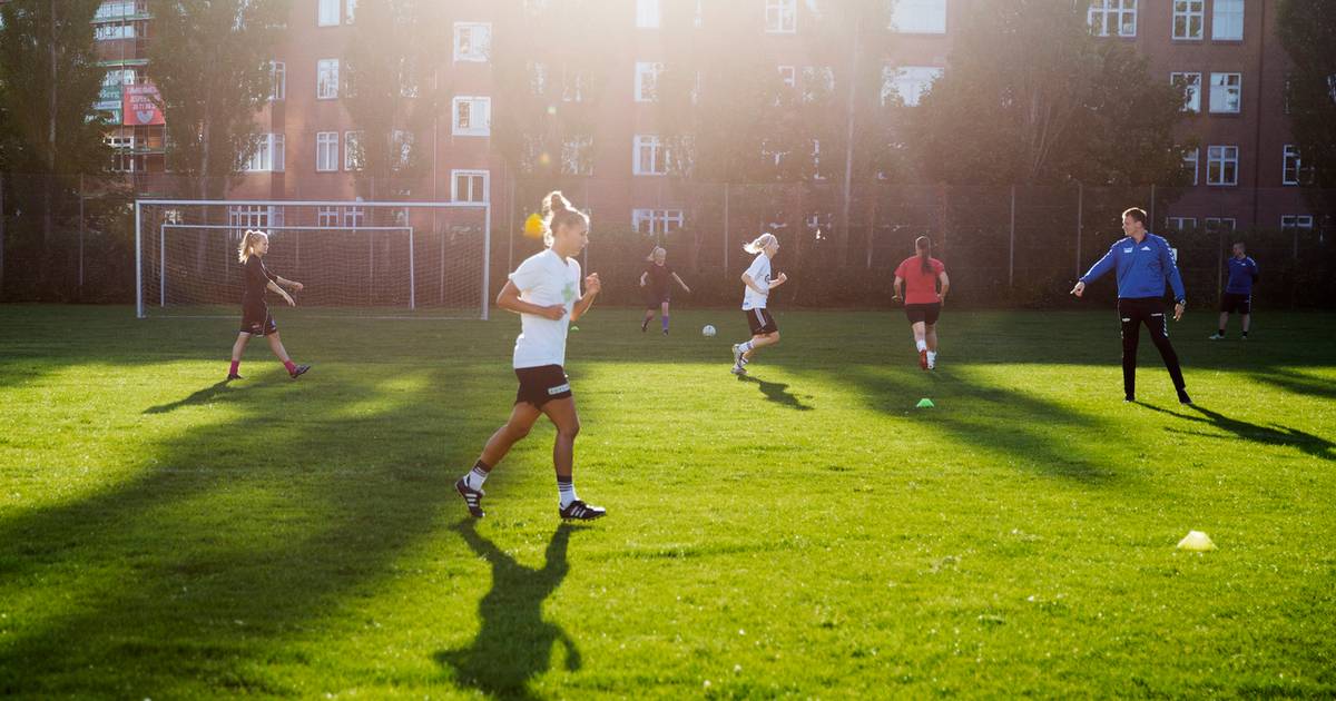 Helle Thorning-Schmidt skal styrke dansk kvindefodbold - Jyllands-Posten