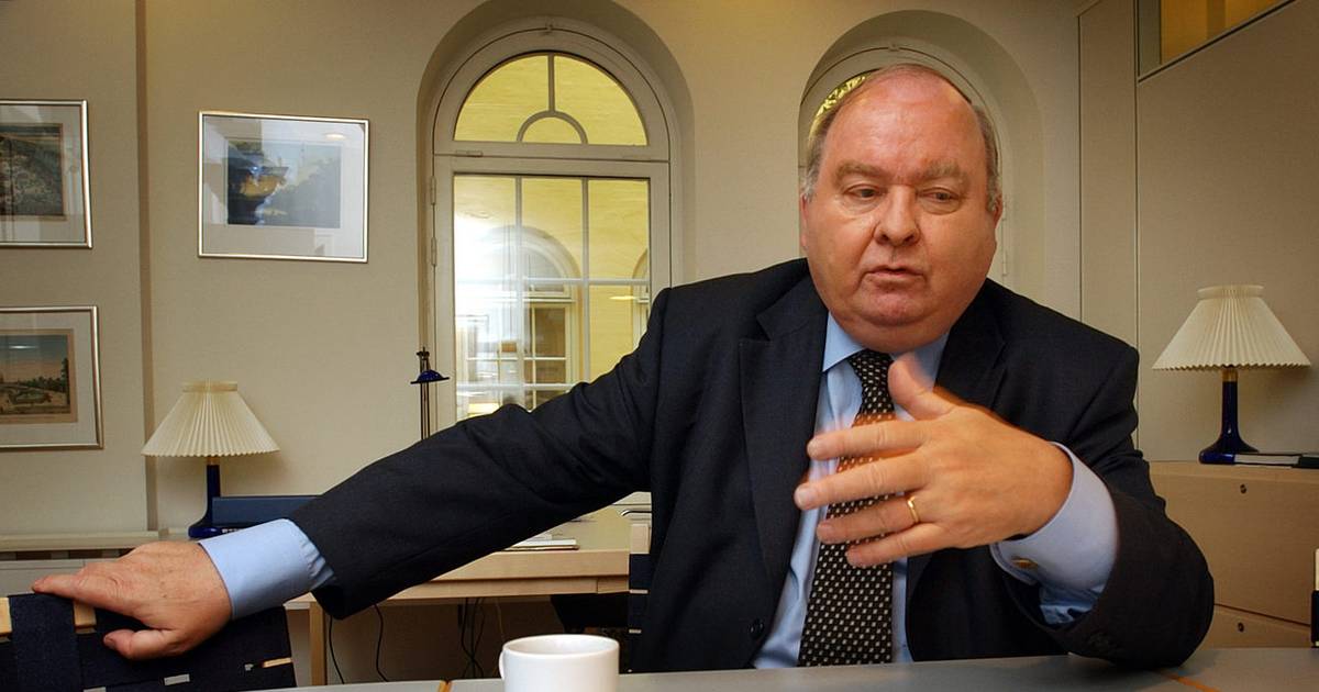 Venstre-legenden Henning Christophersen er død - Jyllands-Posten