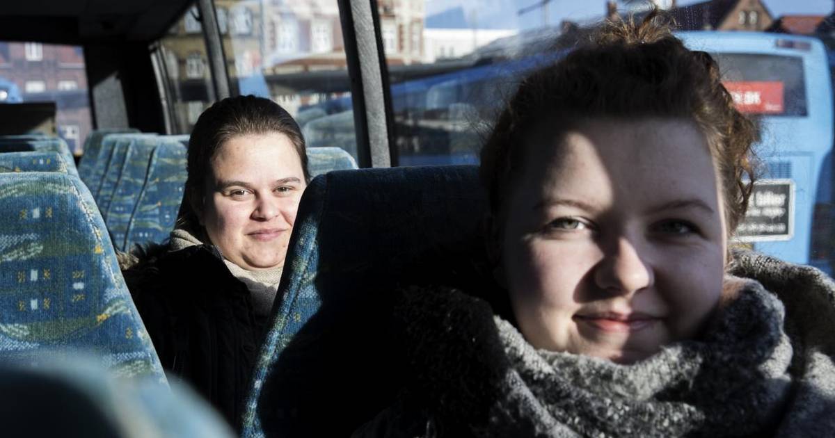»Det er luksus at køre i tog – det er l... at køre i bus« - Jyllands-Posten